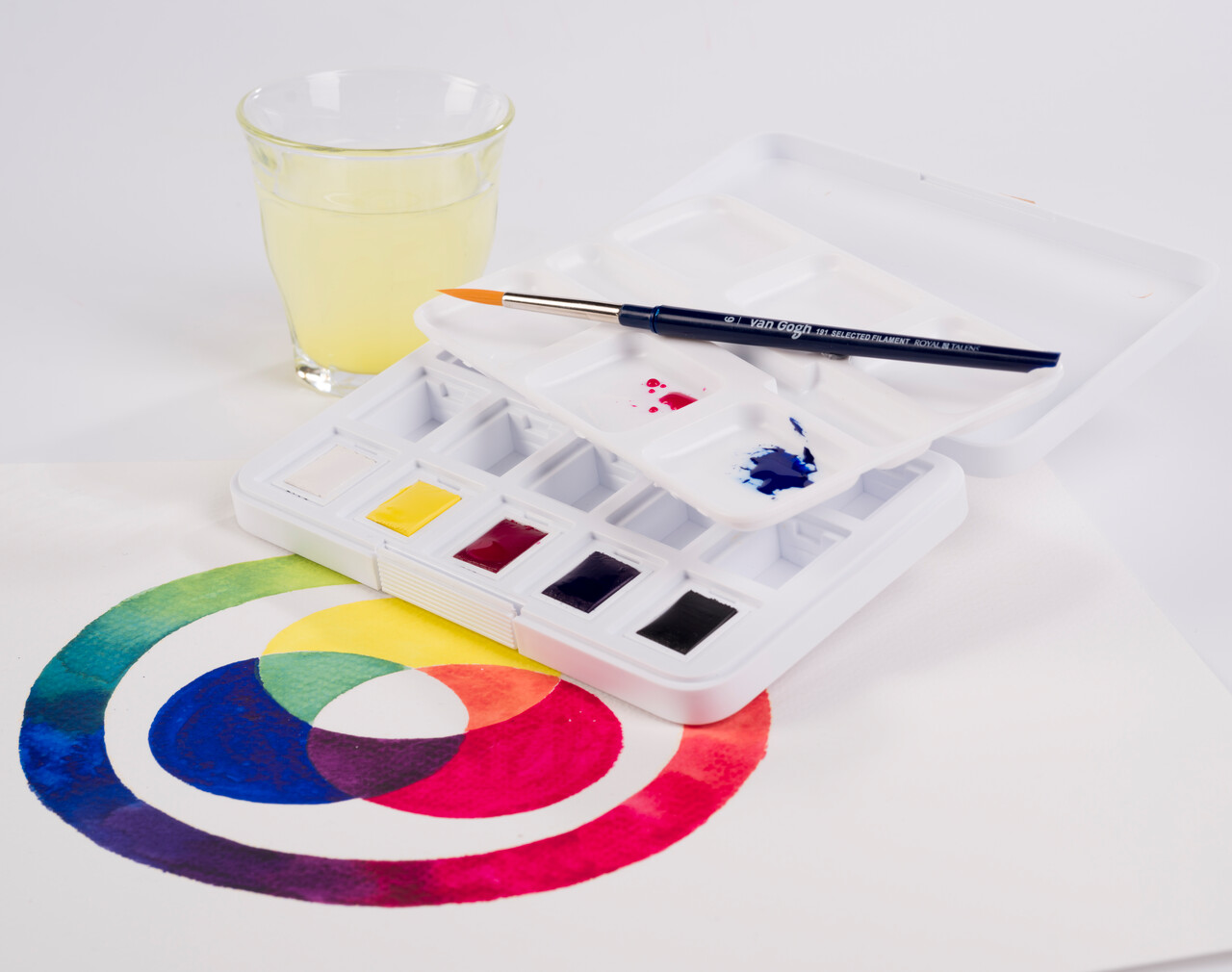 Fargelære - En guide til fargenes verden | Lær mer om farger | Tegne.no